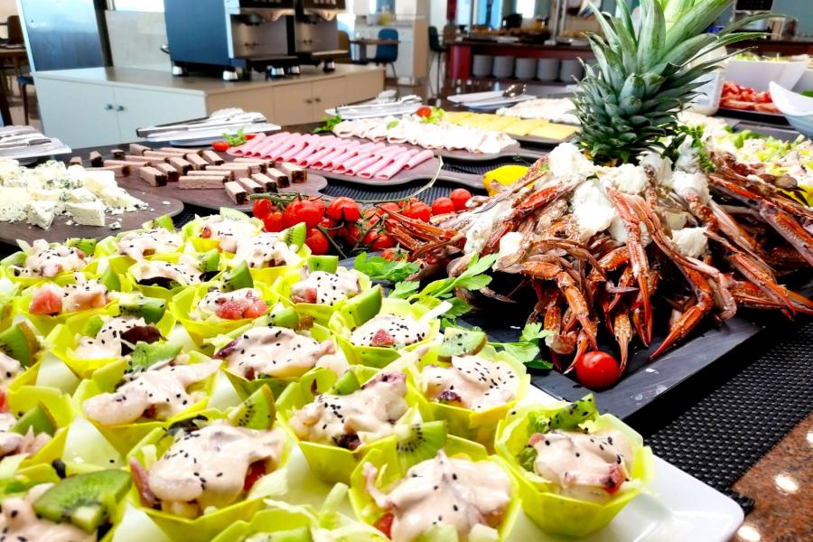 Pourquoi Préférer Un Buffet À Un Repas Complet – CRHM